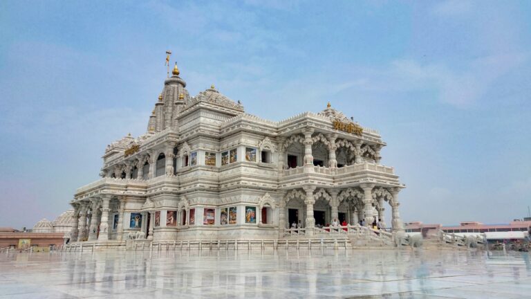 Prem Mandir Vrindavan History, Timings, How to Reach