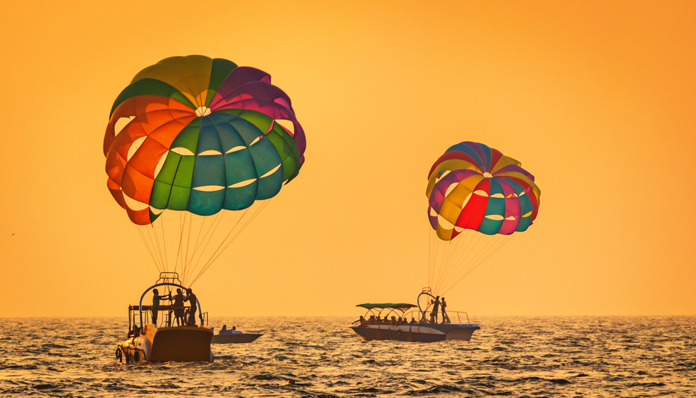Must Try Water Sports in Goa | AbhiBus Travel Blog